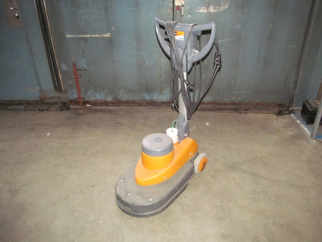 3. Taski Ergodisc Omni 43SHS lattianhoitokone vetoalustalla ja ...