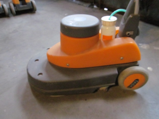 3. Taski Ergodisc Omni 43SHS lattianhoitokone vetoalustalla ja ...